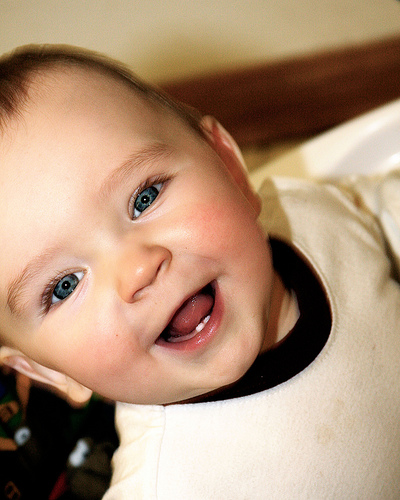 First Baby Teeth – When They Appear and Symptoms | Famivita